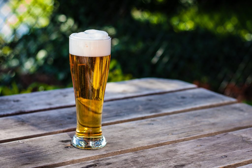Craft beer pub and gastro tavern in Budapest — Élesztőház